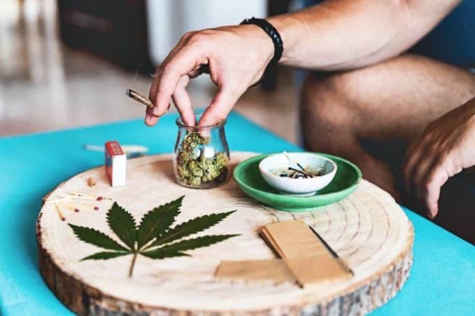How To Smoke Weed Out Of An Apple — The Best Method - KingCrop